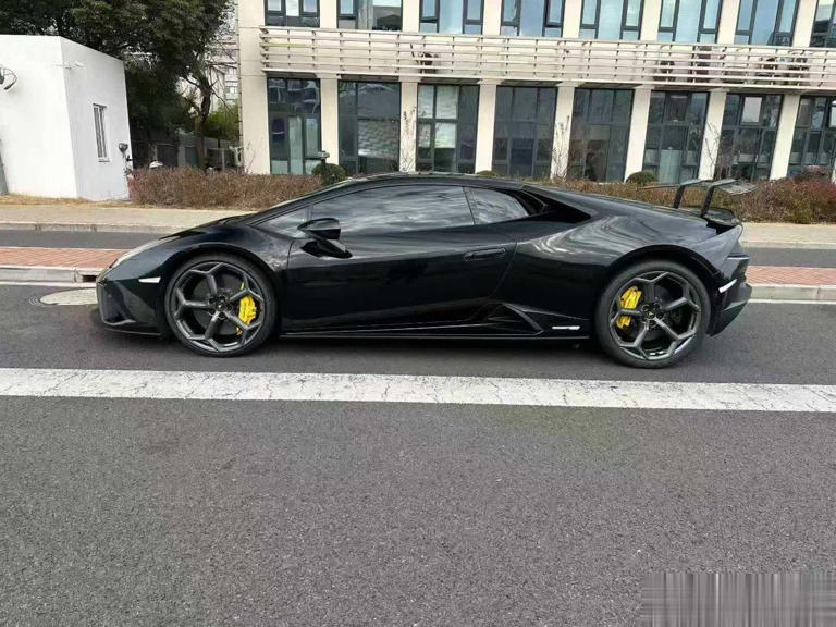 兰博基尼 EVO RWD：9000公里的哲学