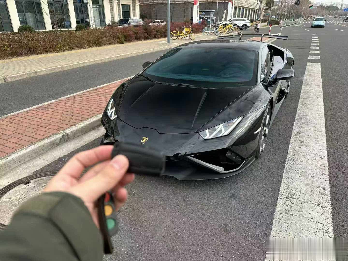 兰博基尼 EVO RWD：9000公里的哲学