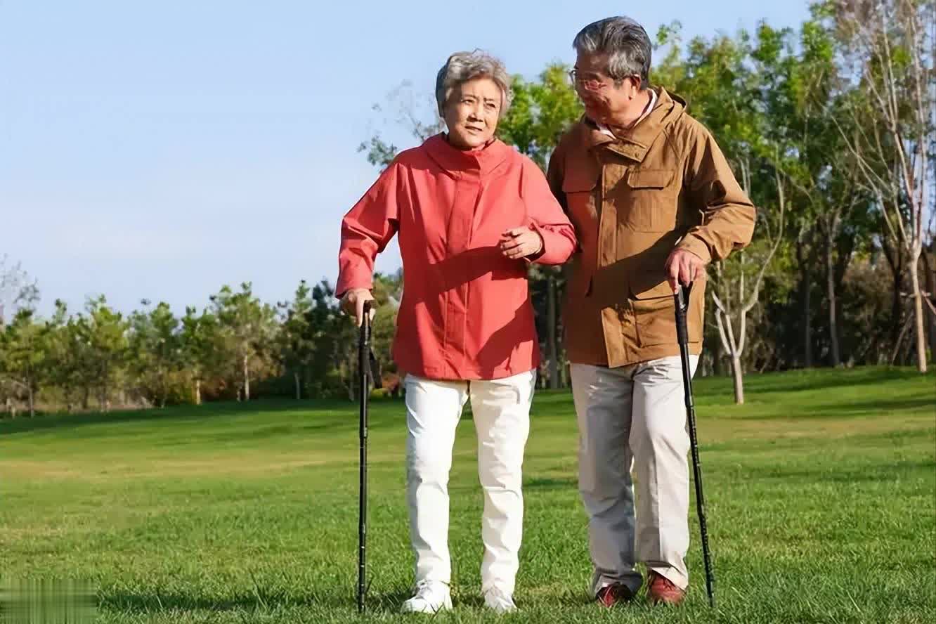 不论男女，过了73岁这5种身体状况越少越好