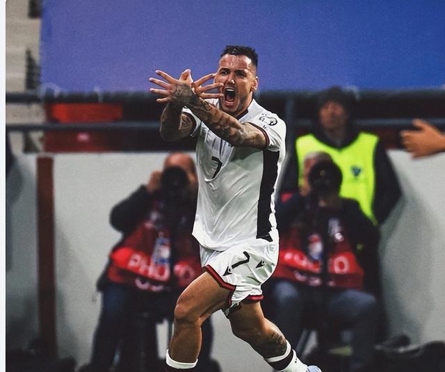 拳打奥多! 脚踢加图索! 中超400万欧签下足坛狠人