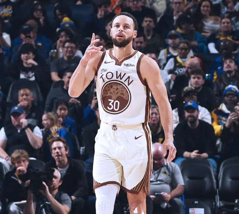 8人得分上双，勇士仍无缘逆转! 状元29+11库里伤退，格林15+7创纪录