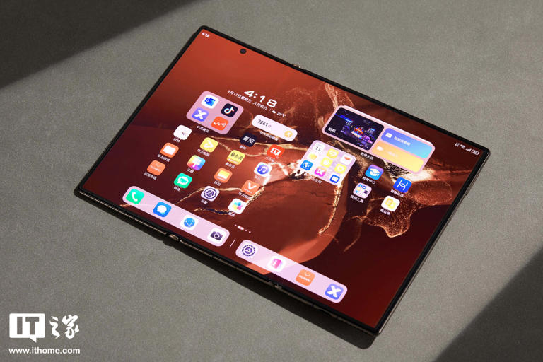 华为 Mate XT 三折叠手机获鸿蒙 HarmonyOS 5.1.0.128 升级