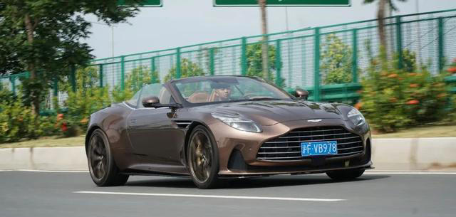 4.0T V8+8AT，680马力，拉风又舒适，飘了，这车我居然想天天开！