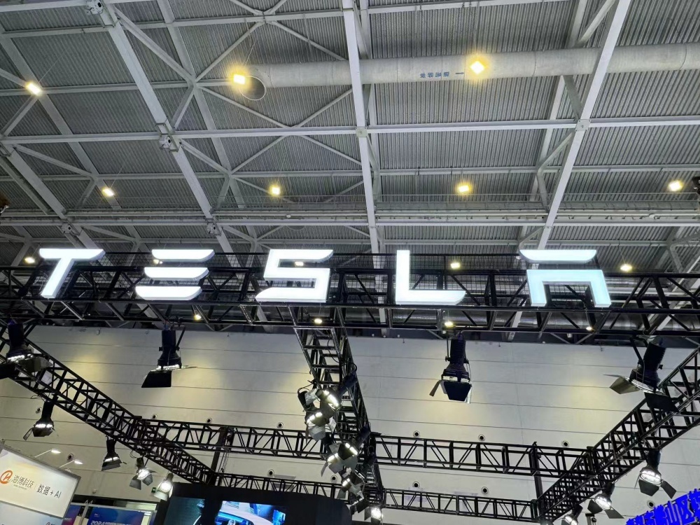 特斯拉 Model Y L 正式上市：六座布局、续航 751 公里，33.9 万元起