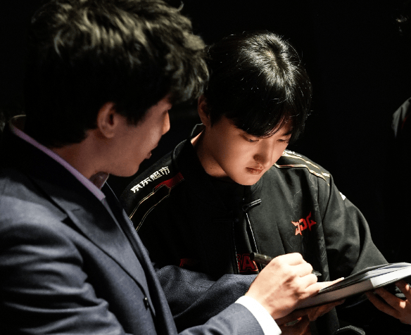 cvMax教练：失利的第三把确实是有太大BP差距，让选手很难打