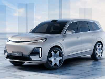 2025大型SUV市场战火升级：深蓝S09、腾势N9等多款新车谁能脱颖而出？