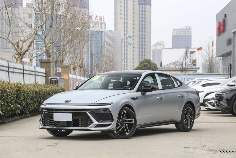 11万！中型车“卷王”，250马力+8AT，还看啥雅阁凯美瑞