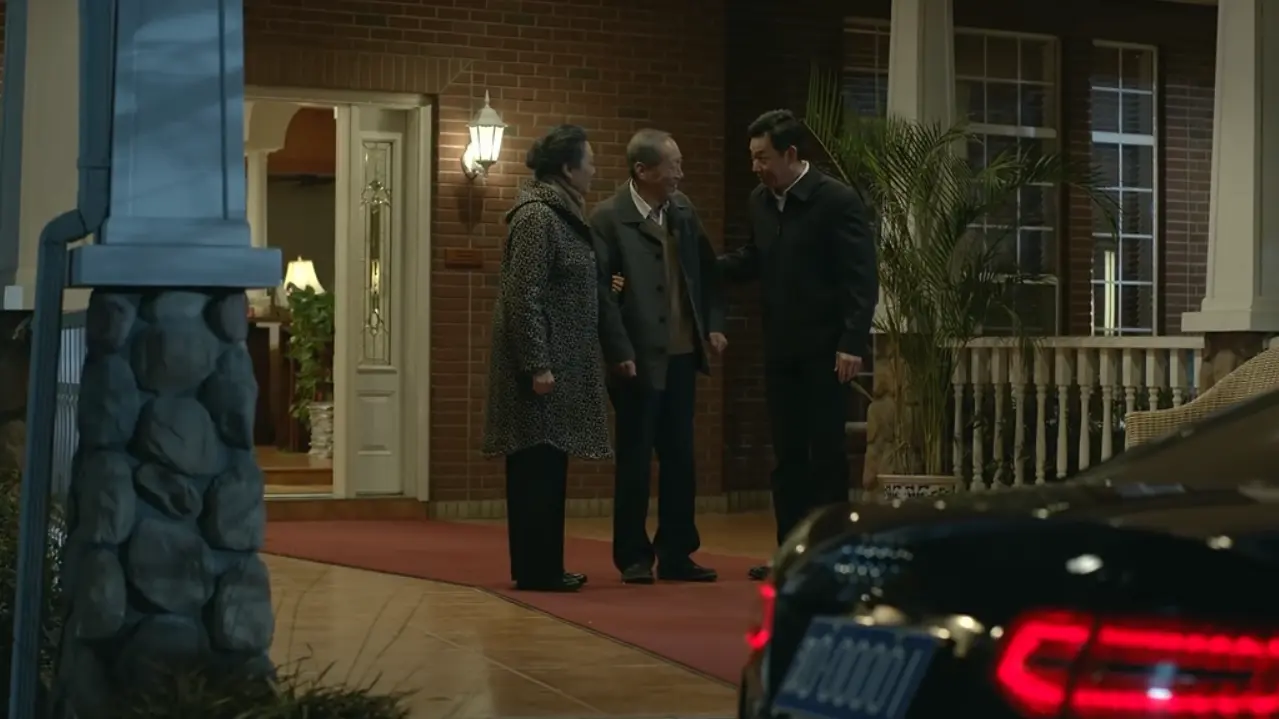 人民的名义：沙瑞金用专车送陈岩石回家，明白隐藏多少的人情世故