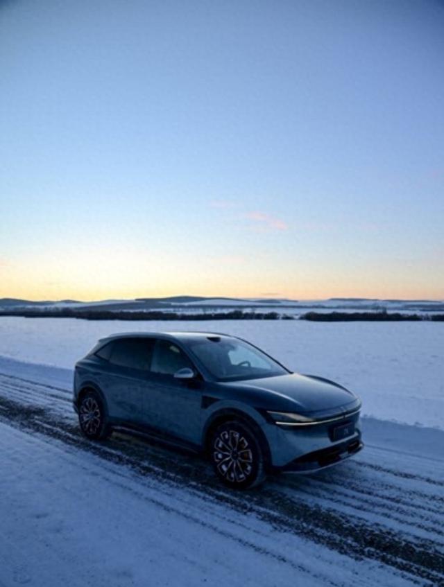 极氪7X VS 智己LS6：电动SUV界的巅峰对决！