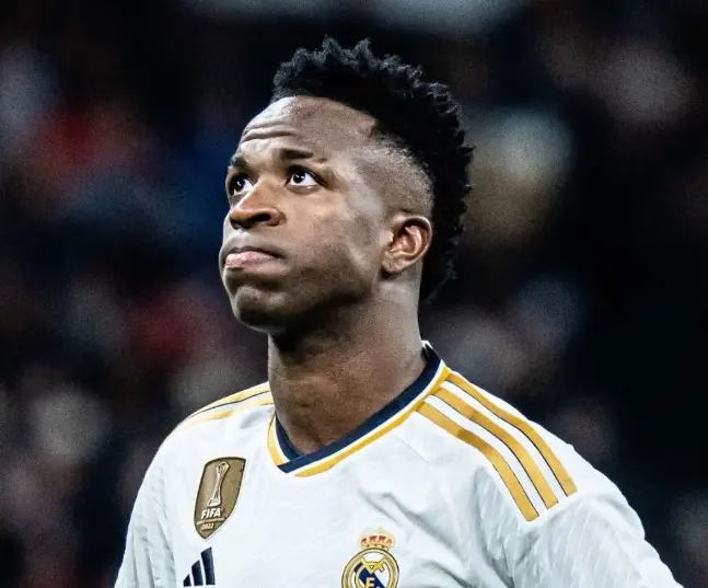 4亿欧元可以卖！曝维尼修斯拒绝皇马续约，球迷：更衣室“炸弹”