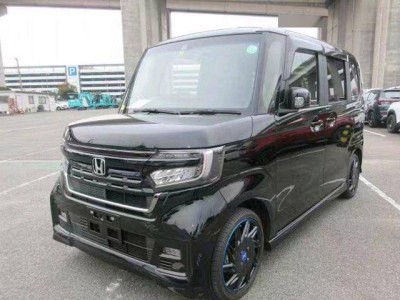 本田N-BOX：K-car新宠，空间魔法演绎极致舒适