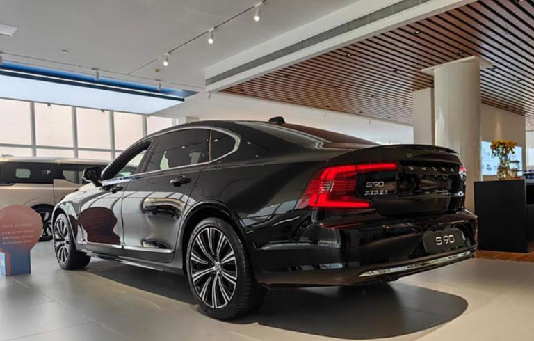 跌至29.85万，和奥迪A6L一个档次，全系2.0T+8AT，性价比确实高