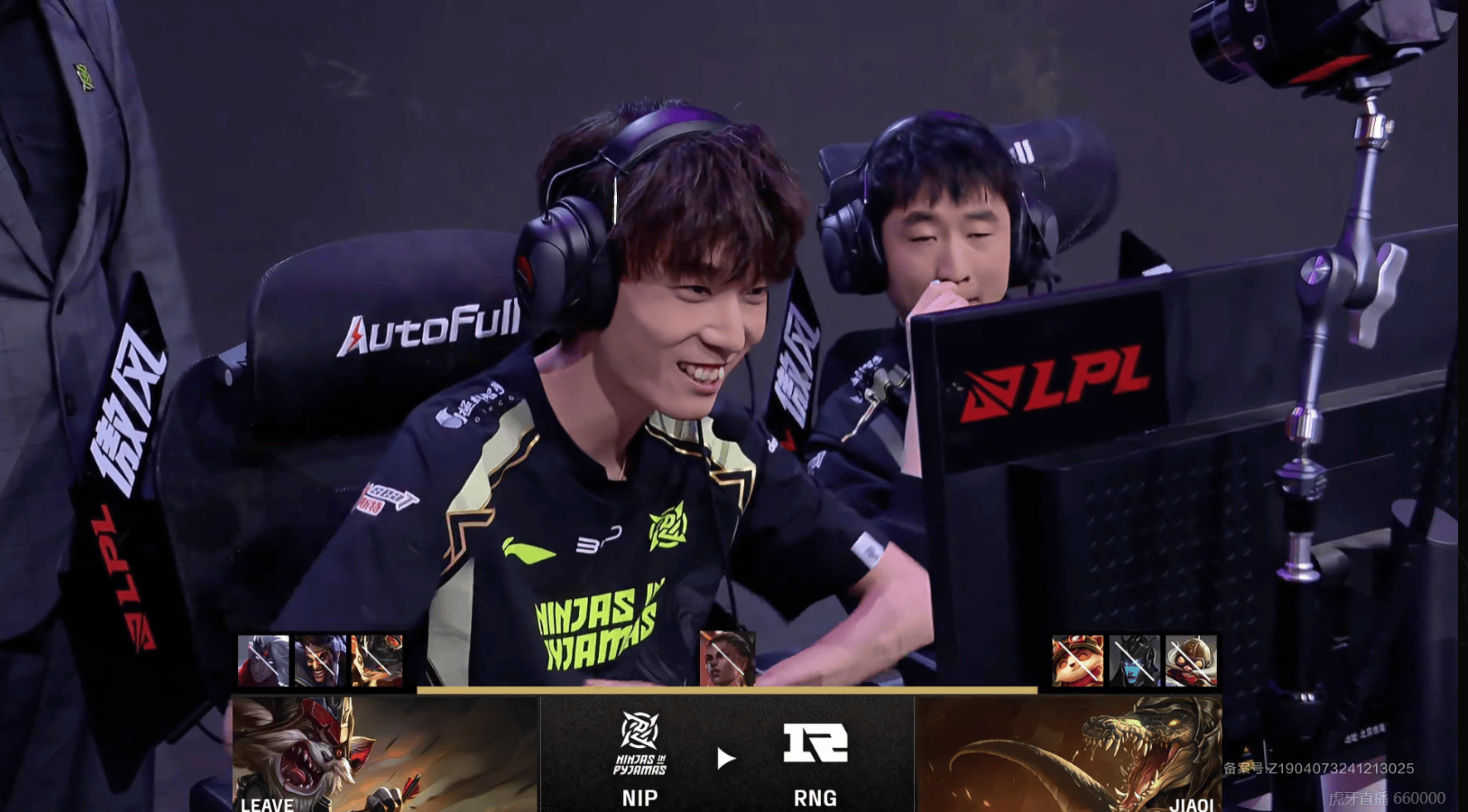 NIP solo RNG：AD选手近战对决，JiaQi鳄鱼缩圈对拼拿下选边