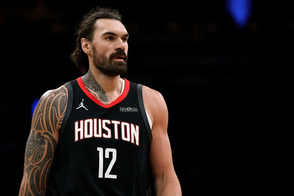 Amick：湖人曾问价亚当斯，这表明了佩林卡对中锋人选的想法