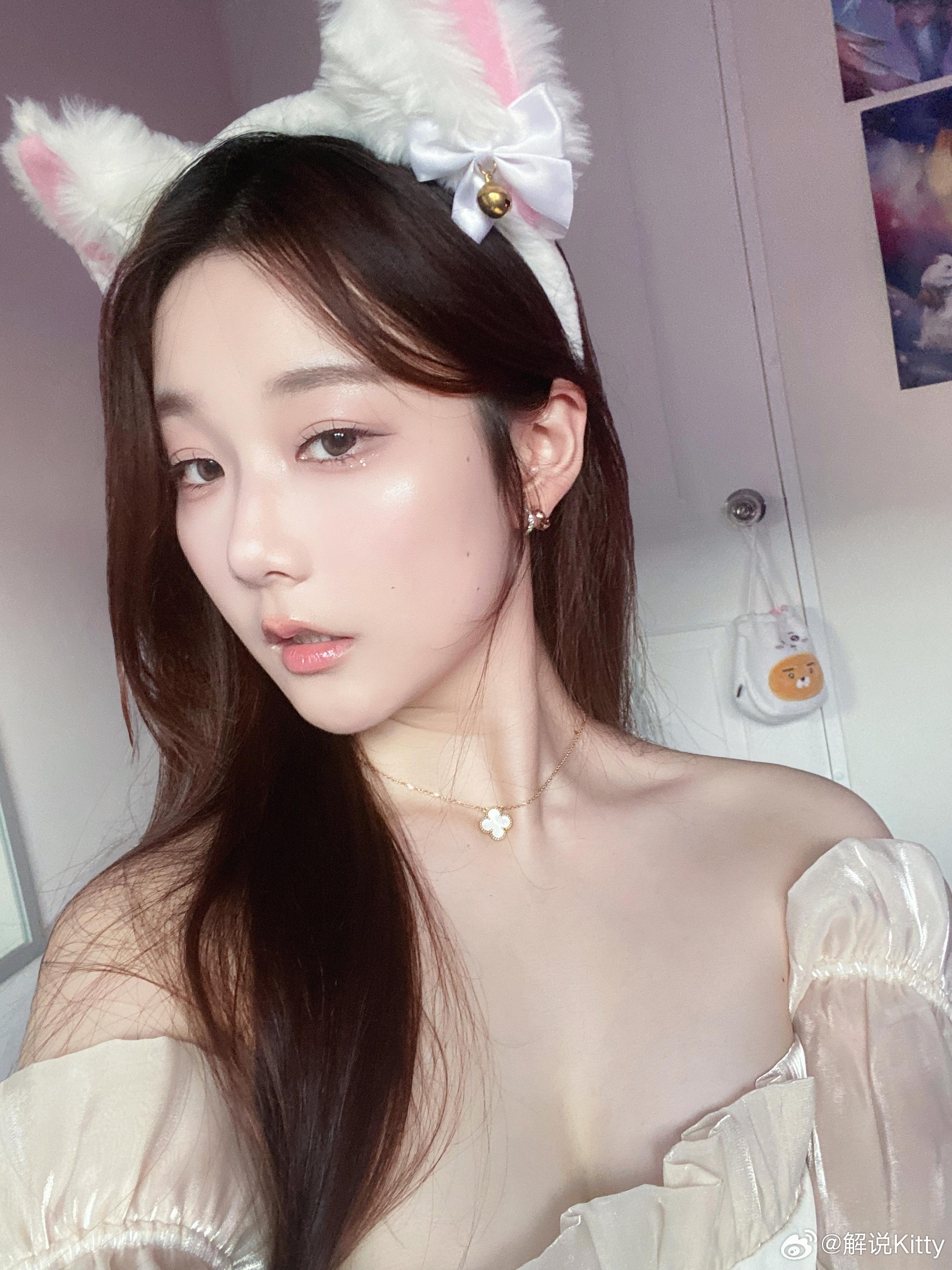 前LPL英文流解说Kitty晒照：做我的猫🤍
