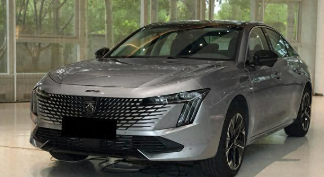 年轻人手握20万购车纠结？个性外观、舒适空间的标致508L