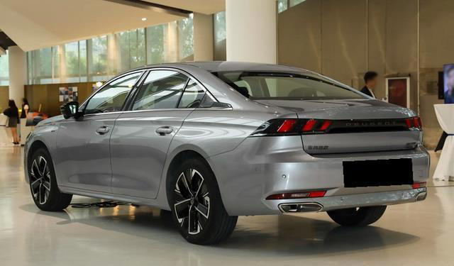 年轻人手握20万购车纠结？个性外观、舒适空间的标致508L