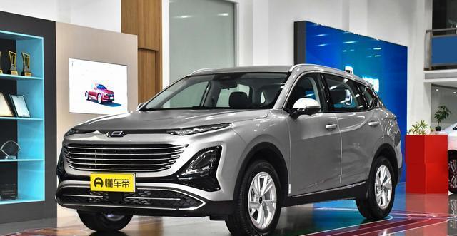 奔腾T90“换新价”双屏+8155芯片，轴距2772mm，家用SUV