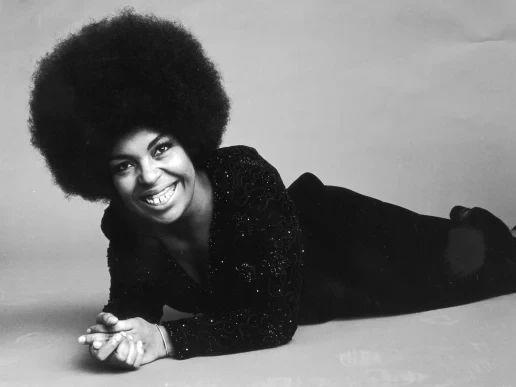 传奇歌手罗贝塔·弗莱克（Roberta Flack）逝世，邓丽君、李宇春都曾翻唱她的歌曲