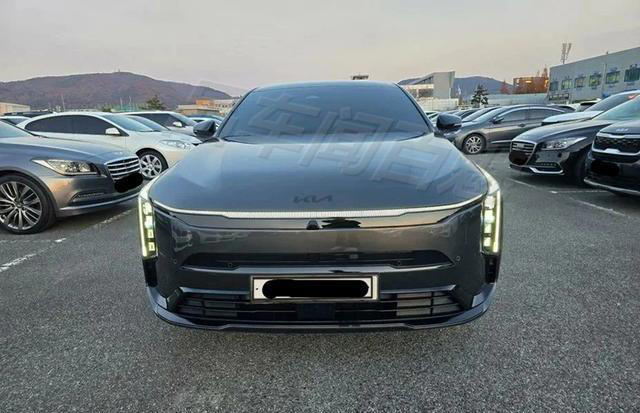 全新一代起亚K8实车曝光，造型前卫，车长超5米，搭载V6动力+8AT