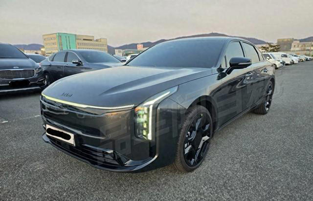 全新一代起亚K8实车曝光，造型前卫，车长超5米，搭载V6动力+8AT