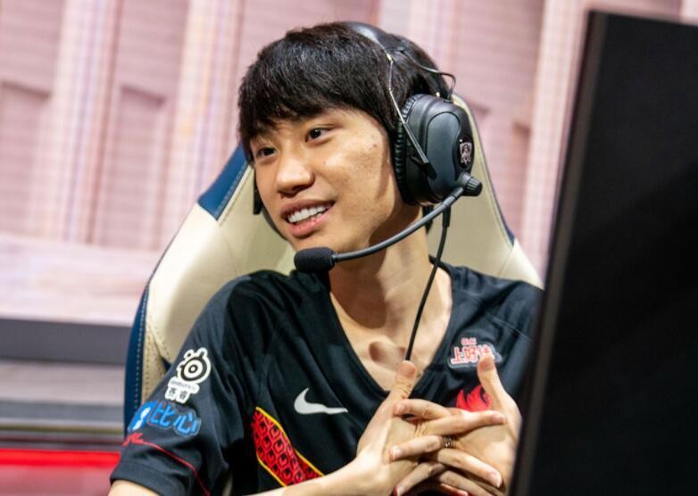 Doinb谈Showmaker学自己潘森中单：因为我领先版本，不断创新