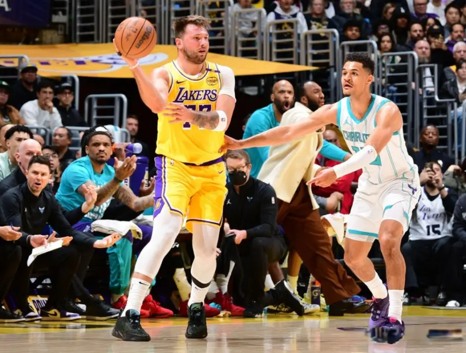 绝杀球21中0！爆冷被逆转！一场97-100让湖人不得不承认的4大事实