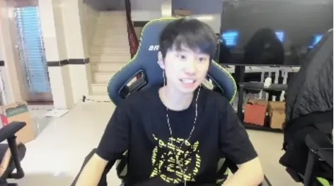 Doinb锐评ShowMaker克烈：他放Q的时机不好；菜就多练，没事的