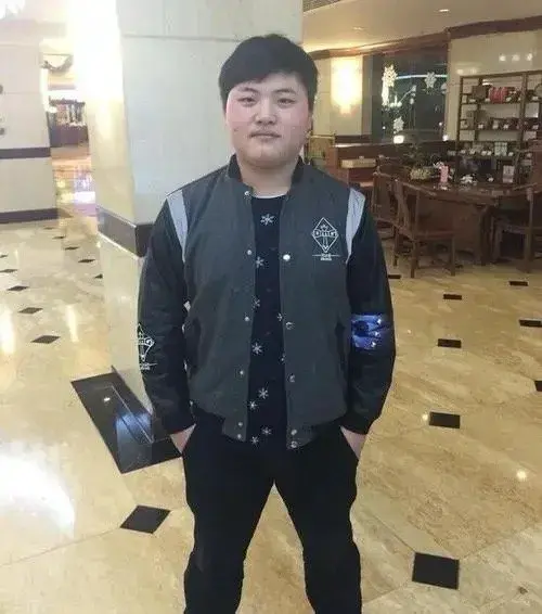 “LPL顶级解说官宣回归”火了，重病自律减重几十斤，堪比当年Uzi