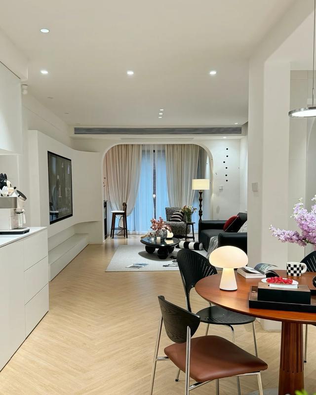 137㎡，经历大半年，25万装修完的极简奶油风的家