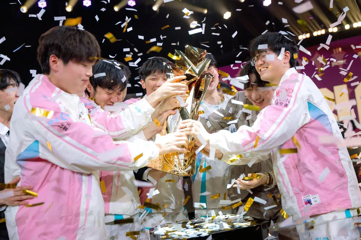 LOL全球战力榜更新!BLG登顶世界第一，GEN跌出榜首，G2逆袭封神