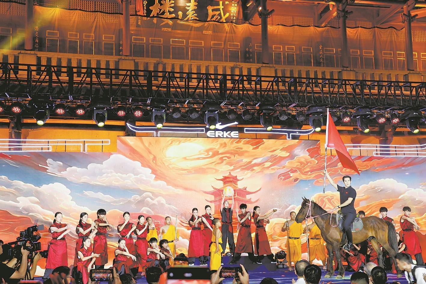 威远楼上演时尚新锐大秀