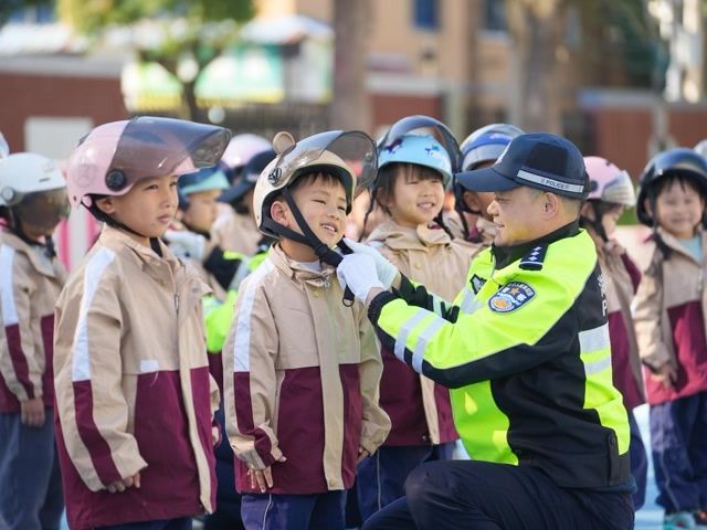安全头盔上的A、B标识是啥意思
