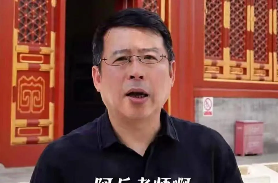 58岁阿丘近况曝光，住破旧屋子，身材发福，出轨离婚晚年生活凄凉