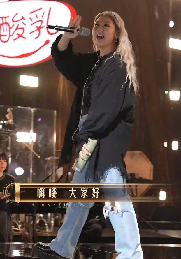 郑欣宜暴瘦现身，39岁的她模样大变，整张脸瘦到快认不出来