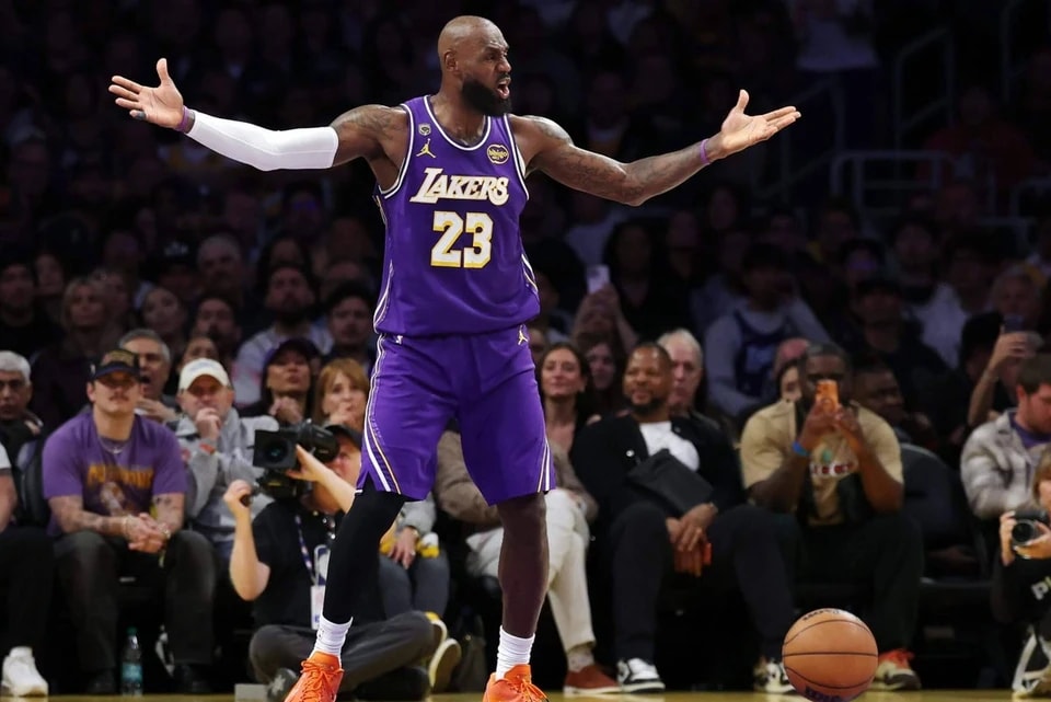 湖人错失终结良机，火箭客场扳回一城拖入G6