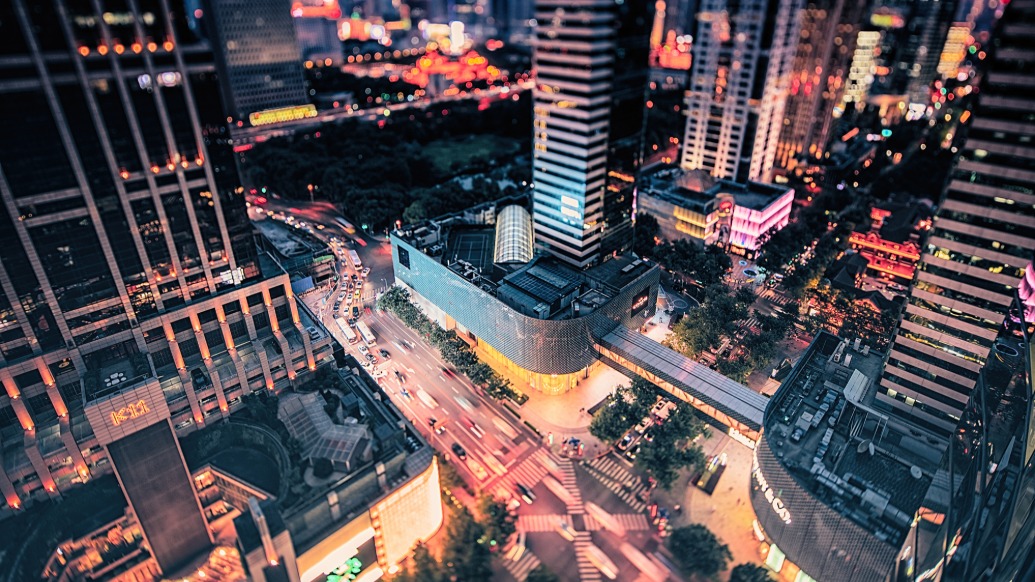 首店落子、快闪引流……上海百年淮海路为何常逛常新?