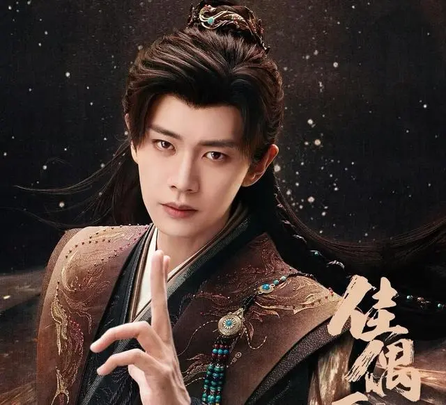 《佳偶天成》开播，围绕任嘉伦“帅”的讨论再次成为焦点，但这背后是否隐藏着古偶剧更深层的审美逻辑？