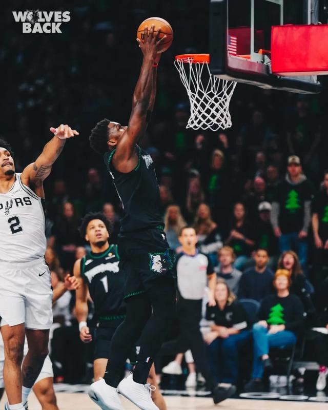 天王山来了! 爱德华兹怒砍36分! NBA审查文班亚马