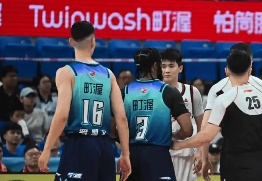 上篮绝杀，浙江2:0横扫宁波!李悦洲15+3立大功，8强赛不怕打深圳