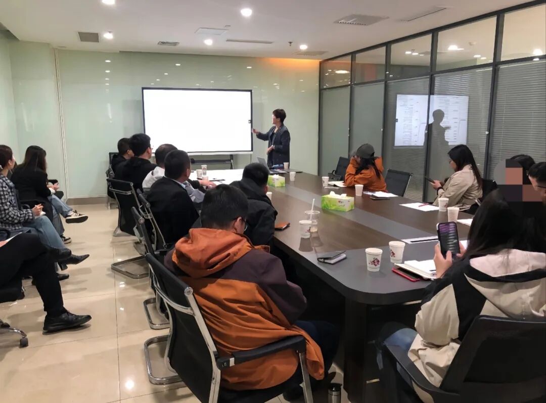 快消企业的AI，为什么多数还停在PPT里?