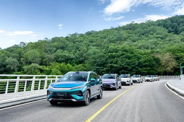 全球首款B级闪充SUV-宋Ultra EV跨城闪充体验营
