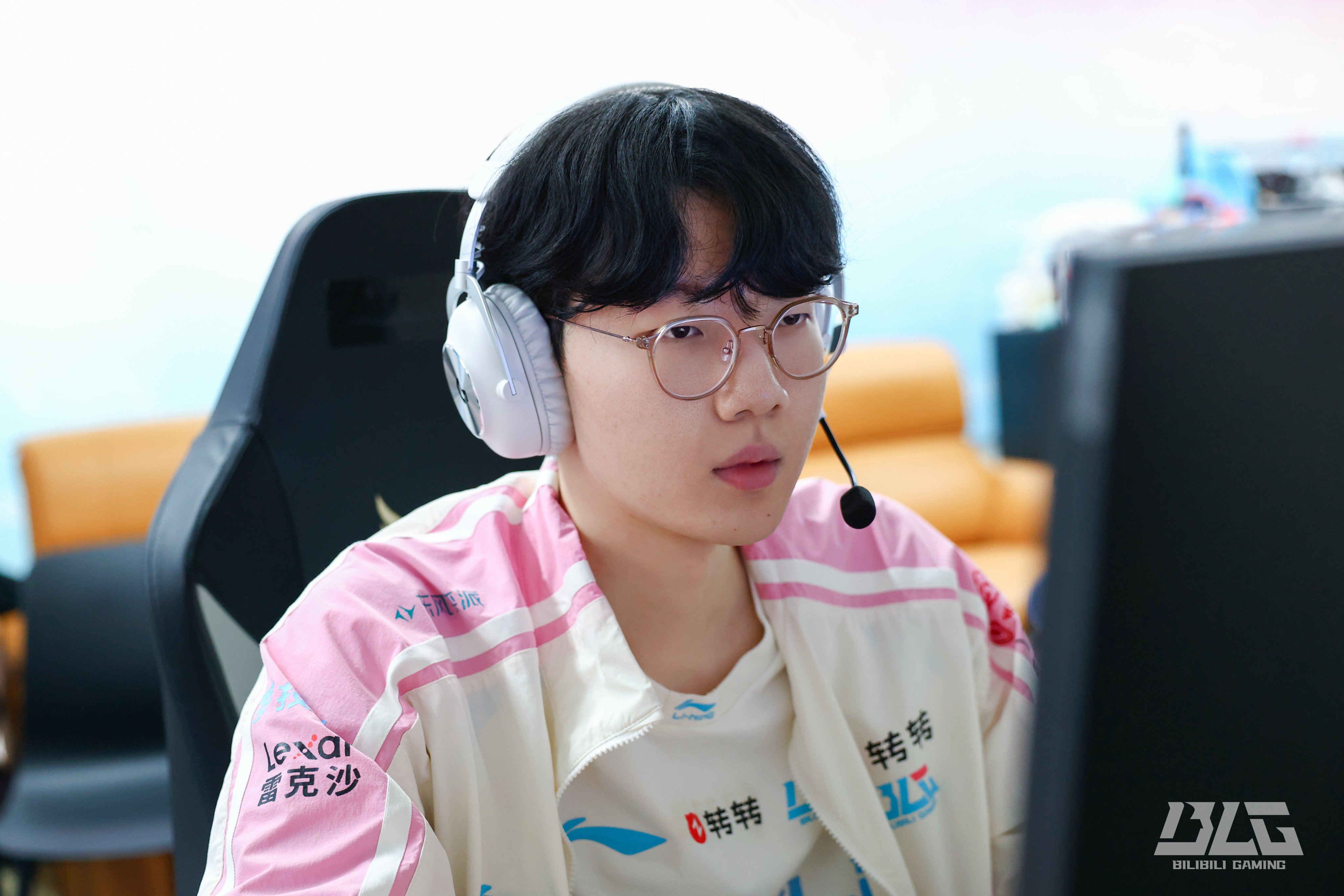 Peanut：Viper回韩国是为了治疗手指