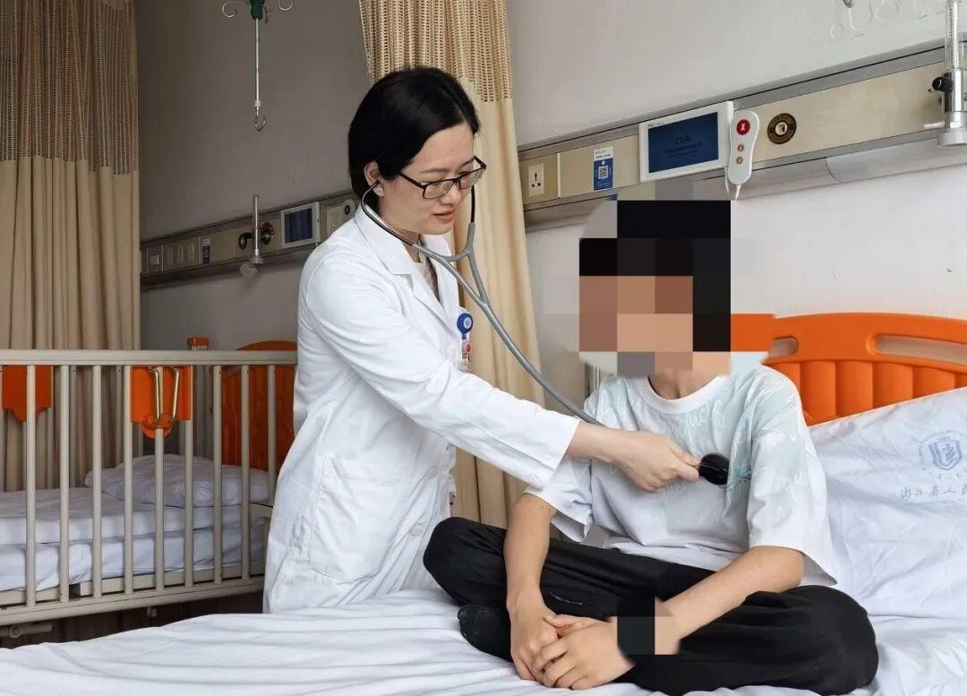 13岁初中男生跑完800米突然晕倒，整个人又红又肿，医生提醒