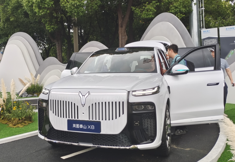 上市即爆单，岚图泰山X8凭什么?