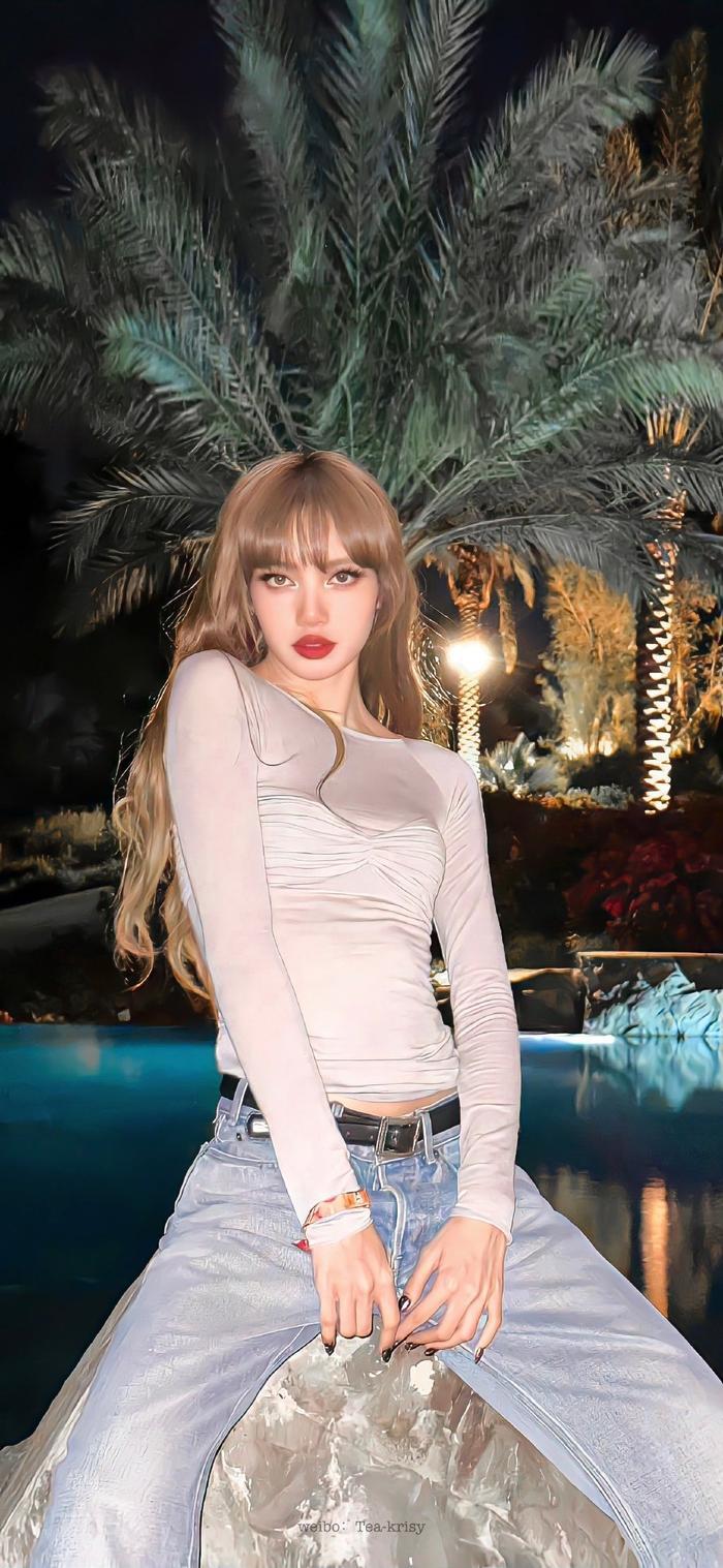 Lisa 开启凯撒宫驻场演出，成首位登上主流驻场舞台的 K‑pop 艺人