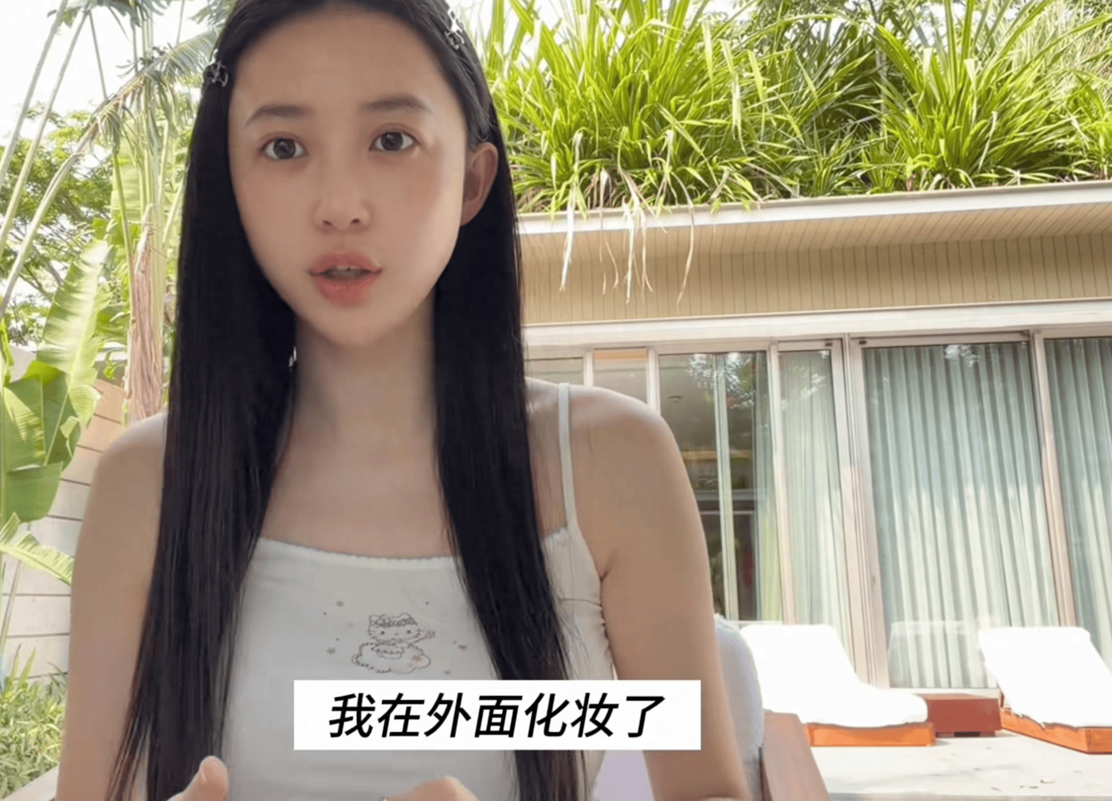 潘玮柏一家3口海南游，住10000元一晚的酒店，6岁女儿出镜肤白