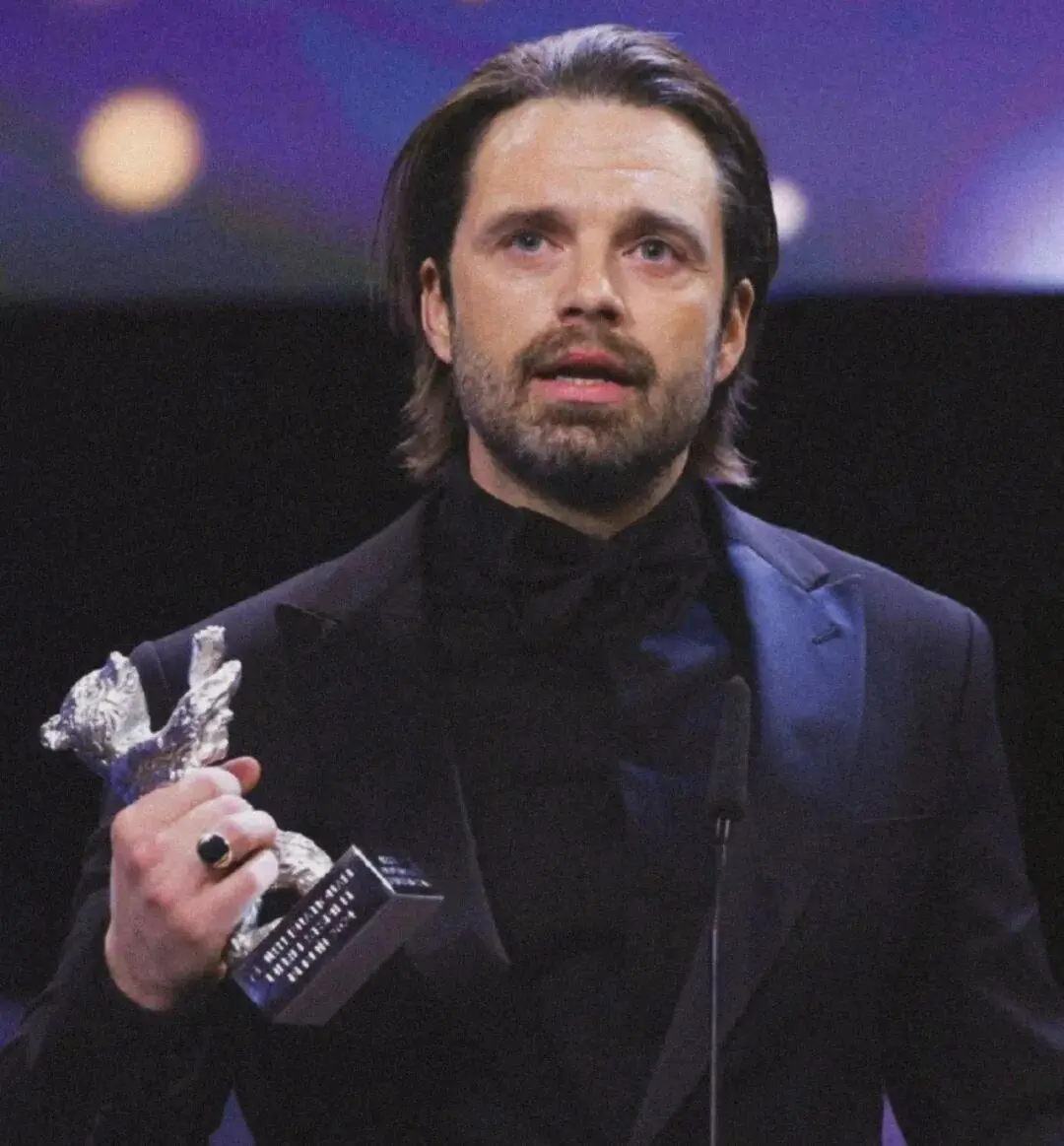 Sebastian Stan 连续三年拿奖