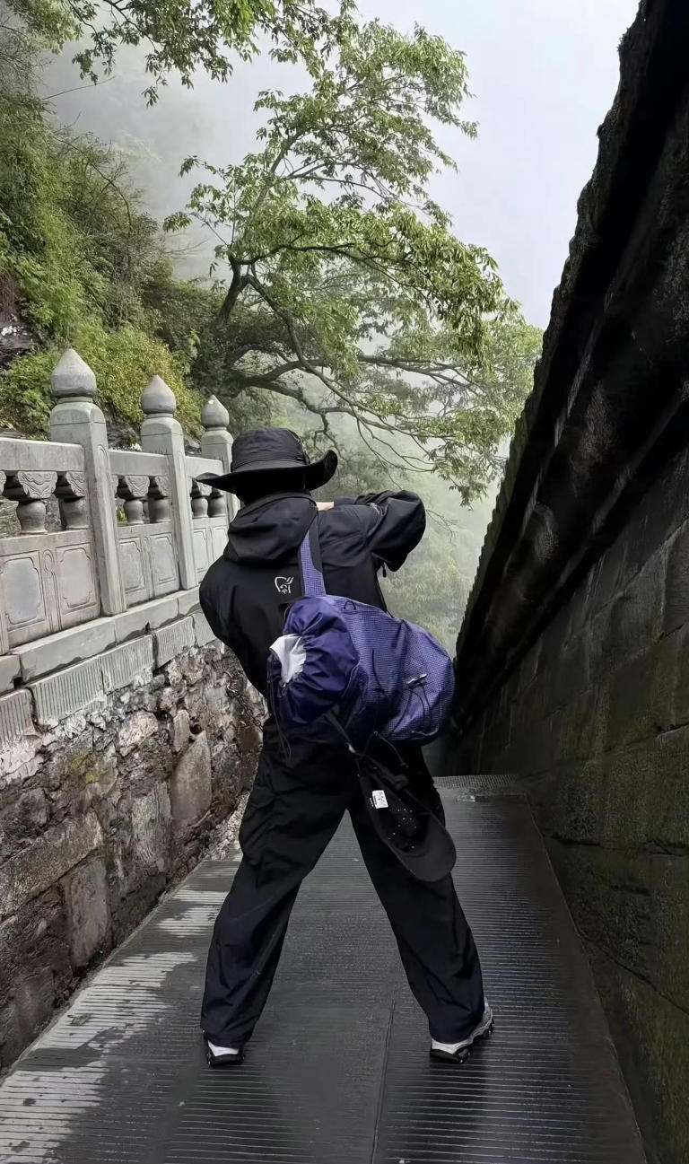 王星越爬山被要微信当场婉拒，这波高情商回应圈粉了