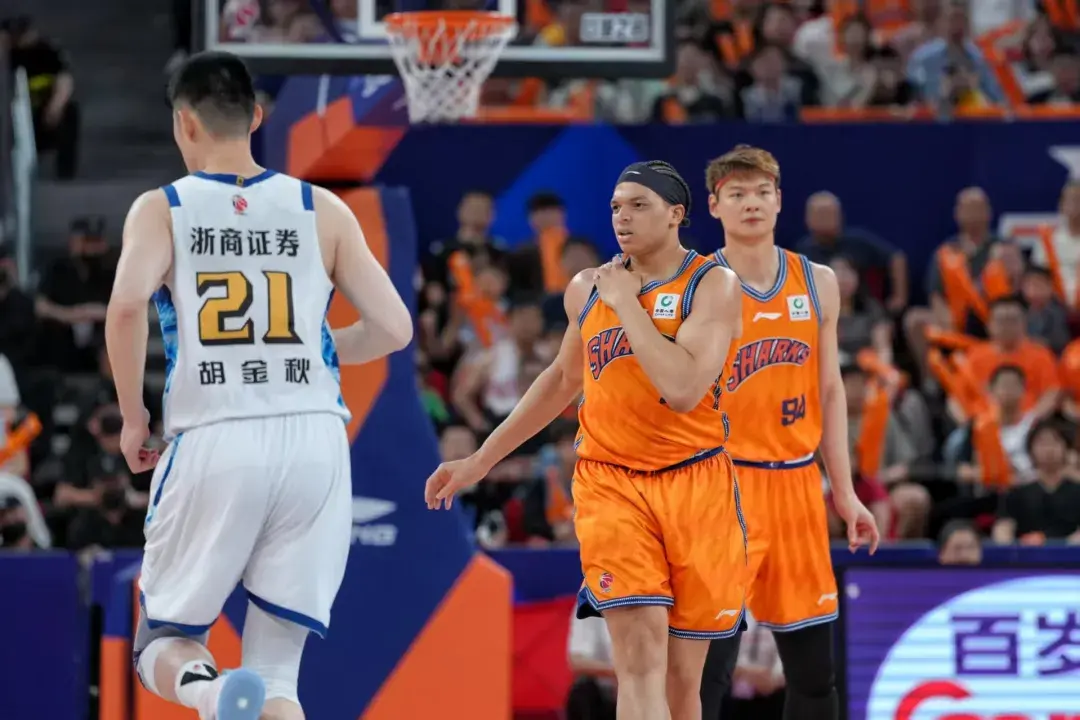 CBA总决赛第一场，上海久事101:90胜浙江广厦